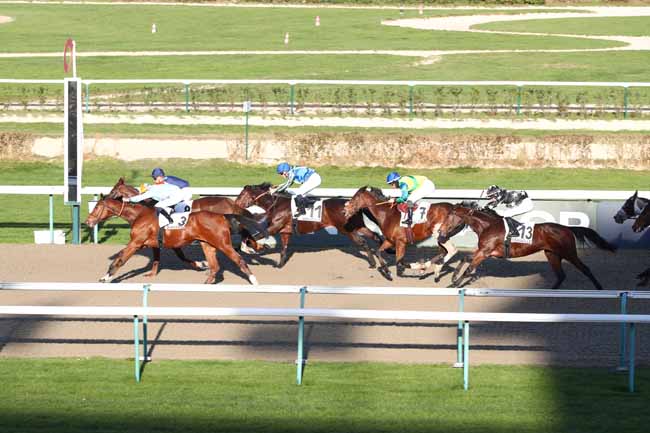 La photo de l'arrivée du PRIX DU MANOIR DE PRETOT course PMU du Mardi ...