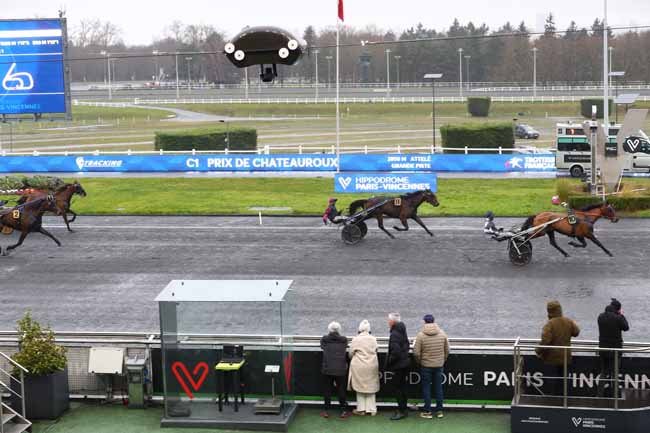 La photo de l'arrivée du PRIX DE VITTEAUX course PMU du Mardi 27 ...