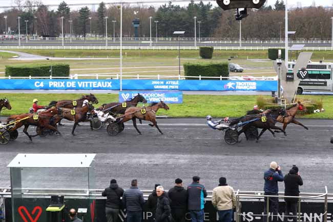 La photo de l'arrivée du PRIX DE VITTEAUX course PMU du Mardi 27 ...