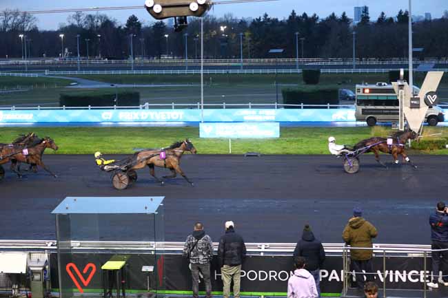 La photo de l'arrivée du PRIX DE CHATEAUGIRON course PMU du Mardi 27 ...