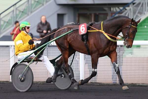 Trot. UHLAN DU VAL tire sa révérence