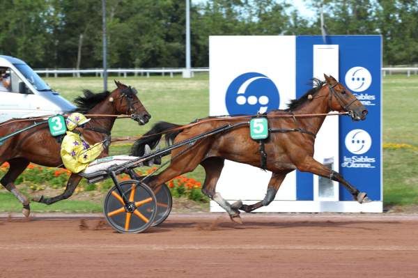 Arrivée du quinté+ Prix des Sables d'Olonne, lundi, en Vendée. HARISON ...